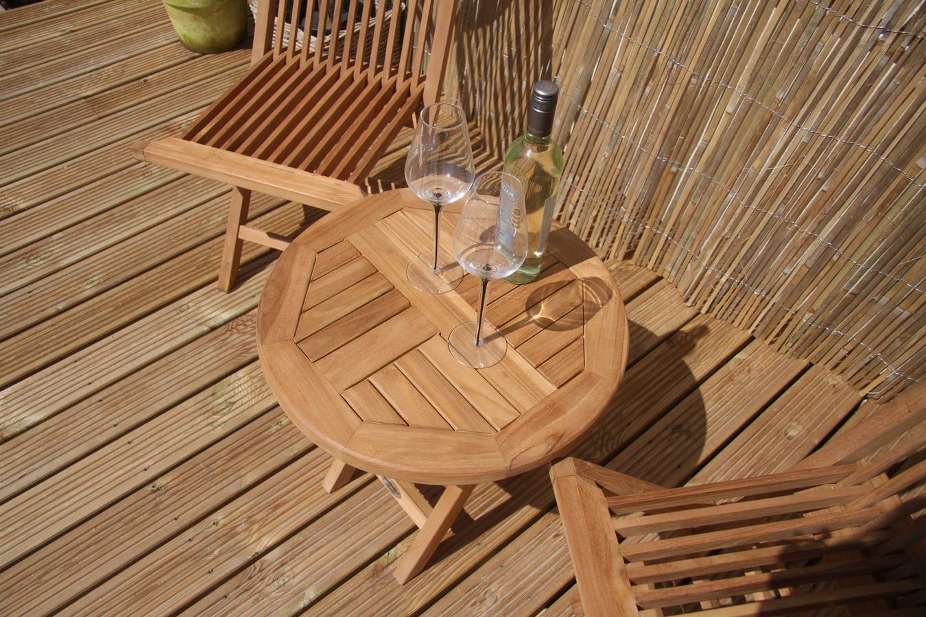 50cm Teak Circular Folding Side Table with 2 Classic Folding Chairs ...